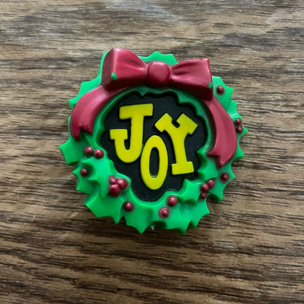 Vintage Joy Wreath Plastic Pin Circa 1970s Hallmark - Gem